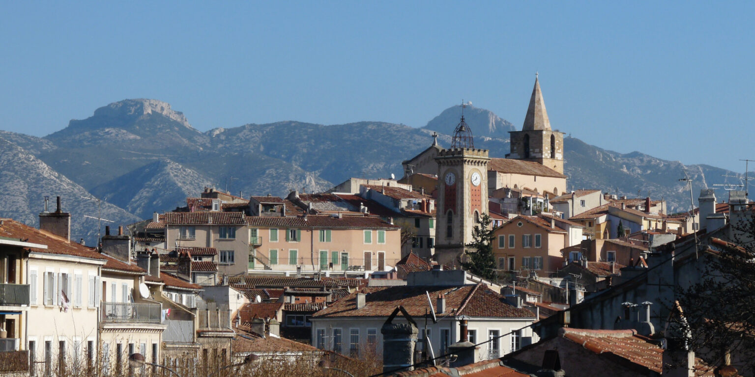 Buste de César à Arles : voir et visiter ce lieu