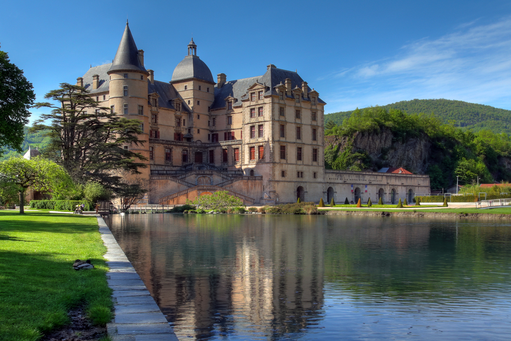 Perched castles in Auvergne-Rhône-Alpes: 13 jewels to visit